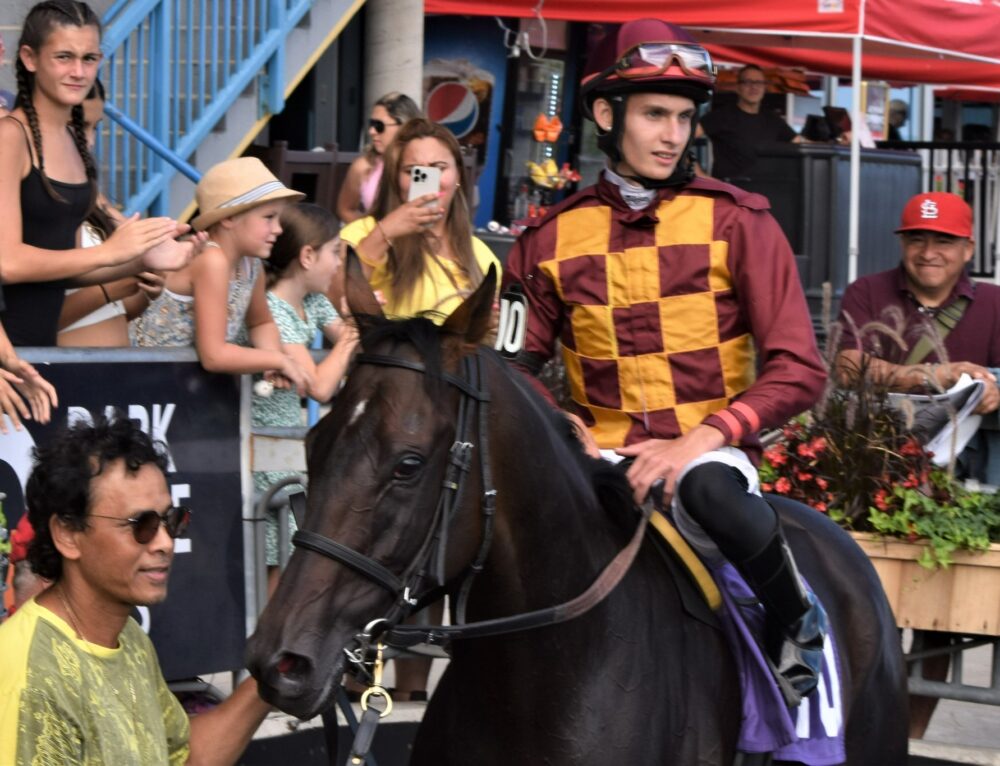 Sofia Vives - Jockeys Canada