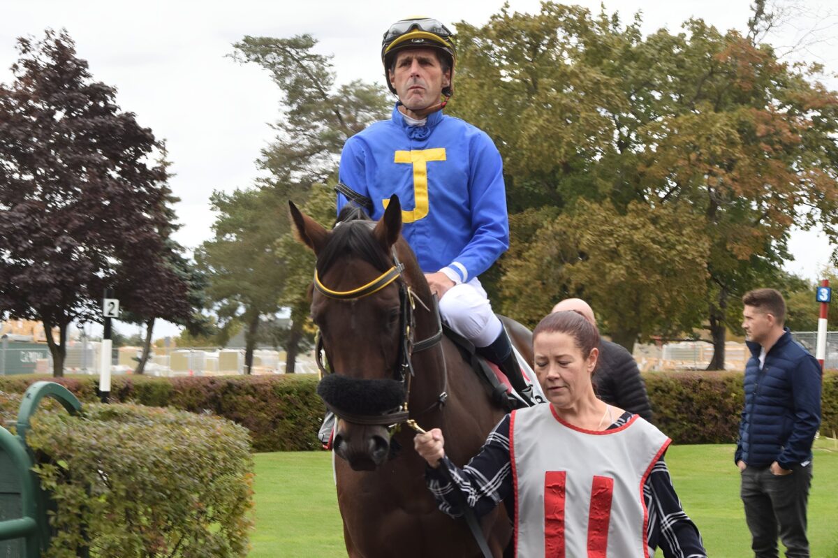 Sofia Vives - Jockeys Canada