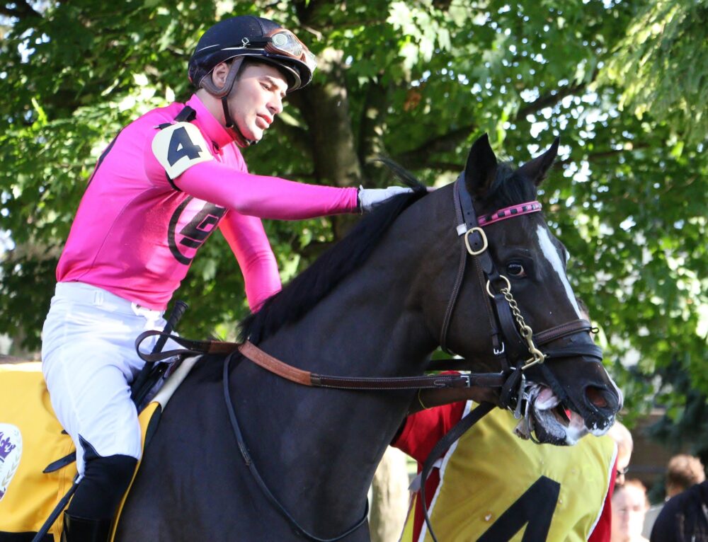 Sofia Vives - Jockeys Canada