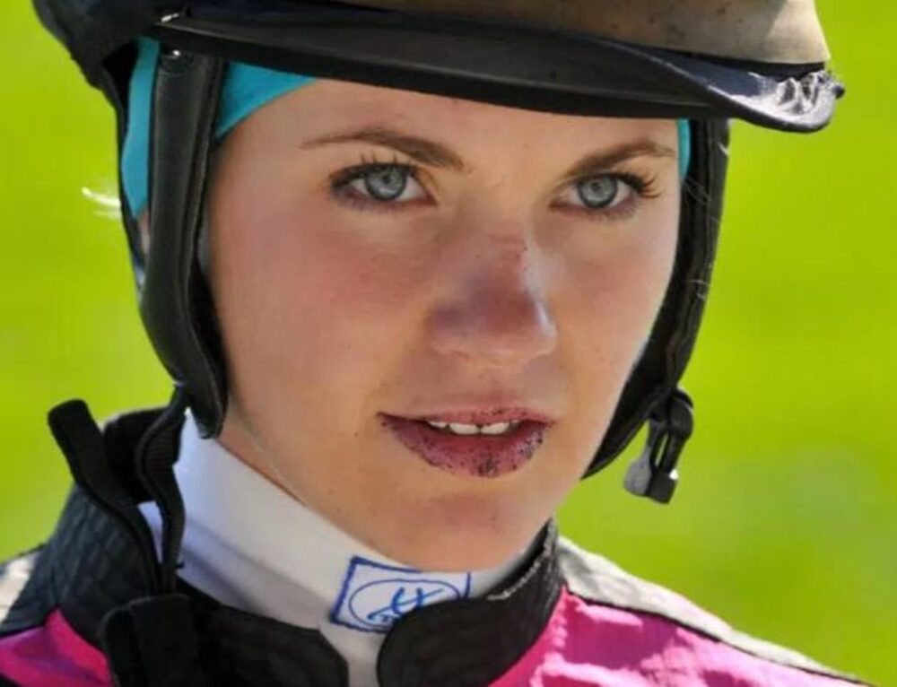 Sofia Vives - Jockeys Canada