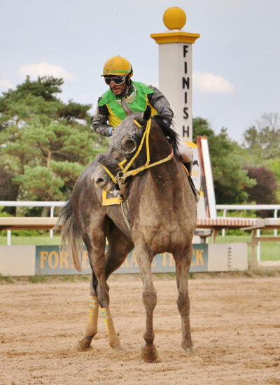 Ismael Mosqueira - Jockeys Canada