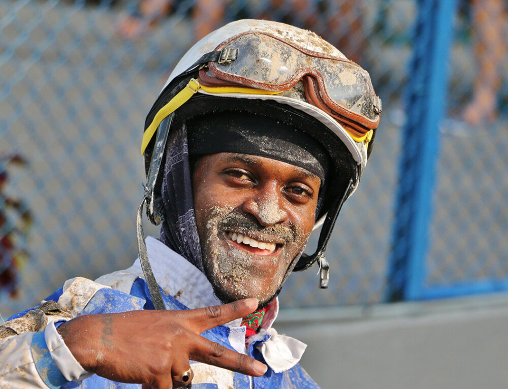 Sofia Vives - Jockeys Canada